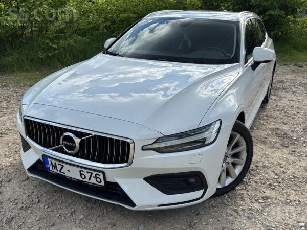White Volvo V60 2019 in Riga, with an engine capacity of 2.00 L and mileage of 233 thousand km for 17500 €, photo 1 on AUTOMOTO.COM.LV