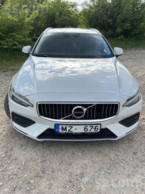 Balts Volvo V60 2019 Rīga, ar dzinēja tilpumu 2.00 L un nobraukumu 233 tūkst. km par 17500 €, foto 3 vietnē AUTOMOTO.COM.LV