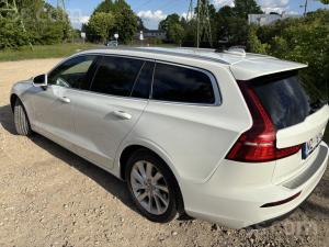 Balts Volvo V60 2019 Rīga, ar dzinēja tilpumu 2.00 L un nobraukumu 233 tūkst. km par 17500 €, foto 4 vietnē AUTOMOTO.COM.LV