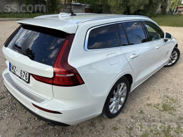 White Volvo V60 2019 in Riga, with an engine capacity of 2.00 L and mileage of 233 thousand km for 17500 €, photo 4 on AUTOMOTO.COM.LV