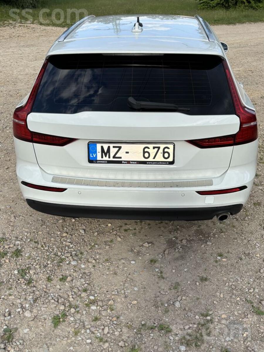 Balts Volvo V60 2019 Rīga, ar dzinēja tilpumu 2.00 L un nobraukumu 233 tūkst. km par 17500 €, foto 7 vietnē AUTOMOTO.COM.LV