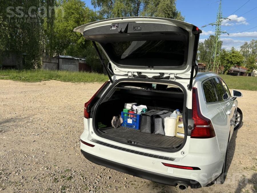 Balts Volvo V60 2019 Rīga, ar dzinēja tilpumu 2.00 L un nobraukumu 233 tūkst. km par 17500 €, foto 8 vietnē AUTOMOTO.COM.LV