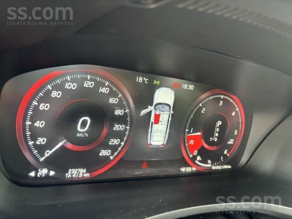 White Volvo V60 2019 in Riga, with an engine capacity of 2.00 L and mileage of 233 thousand km for 17500 €, photo 8 on AUTOMOTO.COM.LV