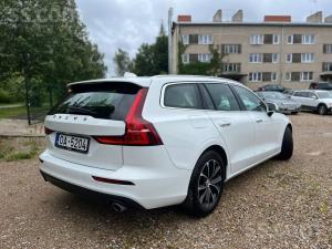 Balts Volvo V60 2019 Kuldīga, ar dzinēja tilpumu 2.00 L un nobraukumu 305 tūkst. km par 13090 €, foto 5 vietnē AUTOMOTO.COM.LV