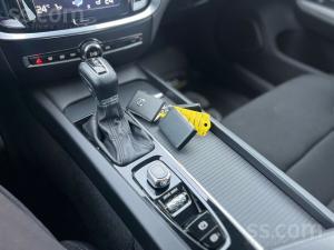 Balts Volvo V60 2019 Kuldīga, ar dzinēja tilpumu 2.00 L un nobraukumu 305 tūkst. km par 13090 €, foto 20 vietnē AUTOMOTO.COM.LV