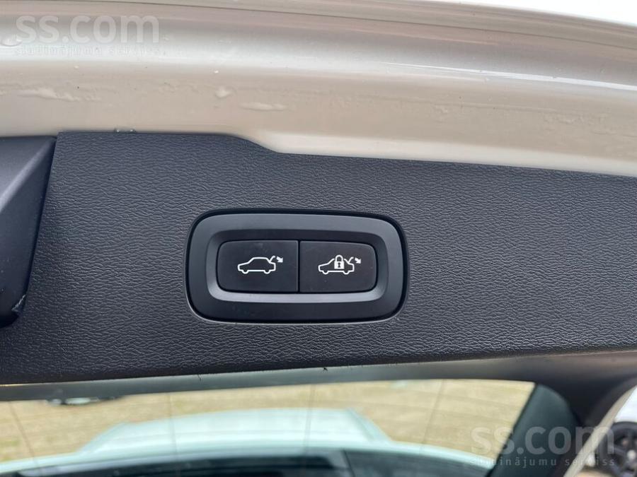 Balts Volvo V60 2019 Kuldīga, ar dzinēja tilpumu 2.00 L un nobraukumu 305 tūkst. km par 13090 €, foto 23 vietnē AUTOMOTO.COM.LV