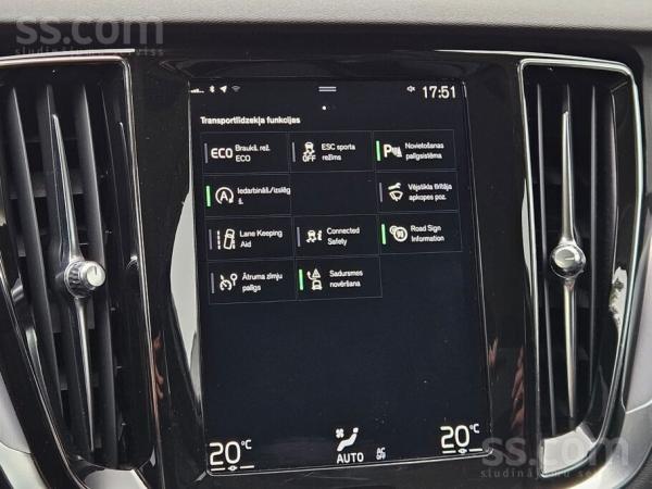 White Volvo V60 2019 in Ogre, with an engine capacity of 2.00 L and mileage of 211 thousand km for 12500 €, photo 10 on AUTOMOTO.COM.LV