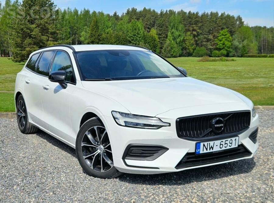 White Volvo V60 2019 in Ogre, with an engine capacity of 2.00 L and mileage of 211 thousand km for 12500 €, photo 1 on AUTOMOTO.COM.LV