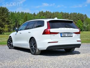 White Volvo V60 2019 in Ogre, with an engine capacity of 2.00 L and mileage of 211 thousand km for 12500 €, photo 5 on AUTOMOTO.COM.LV