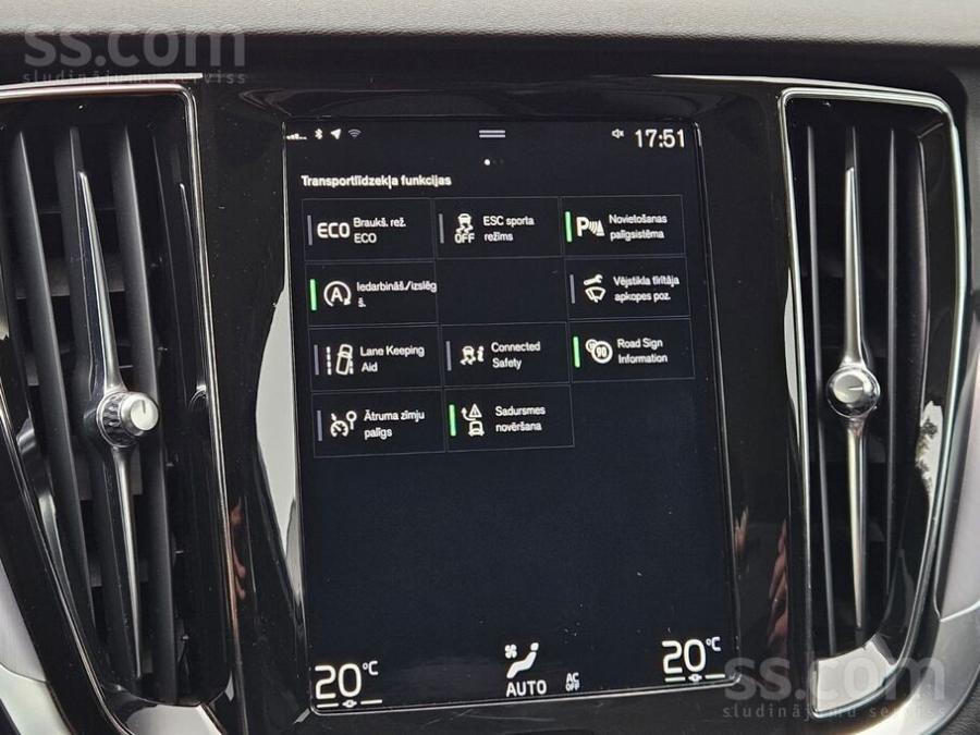 White Volvo V60 2019 in Ogre, with an engine capacity of 2.00 L and mileage of 211 thousand km for 12500 €, photo 11 on AUTOMOTO.COM.LV