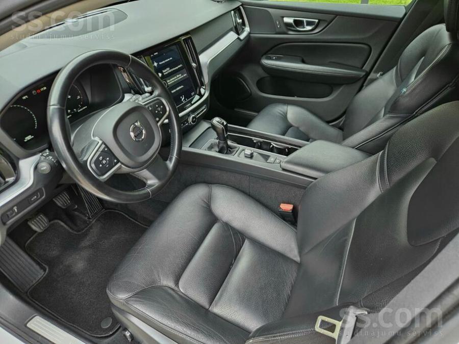 White Volvo V60 2019 in Ogre, with an engine capacity of 2.00 L and mileage of 211 thousand km for 12500 €, photo 12 on AUTOMOTO.COM.LV
