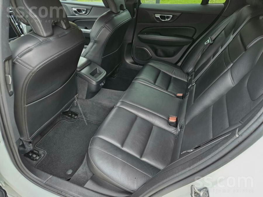 White Volvo V60 2019 in Ogre, with an engine capacity of 2.00 L and mileage of 211 thousand km for 12500 €, photo 14 on AUTOMOTO.COM.LV