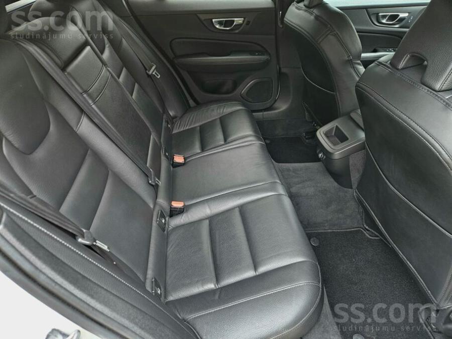 White Volvo V60 2019 in Ogre, with an engine capacity of 2.00 L and mileage of 211 thousand km for 12500 €, photo 15 on AUTOMOTO.COM.LV