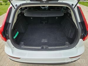 White Volvo V60 2019 in Ogre, with an engine capacity of 2.00 L and mileage of 211 thousand km for 12500 €, photo 16 on AUTOMOTO.COM.LV
