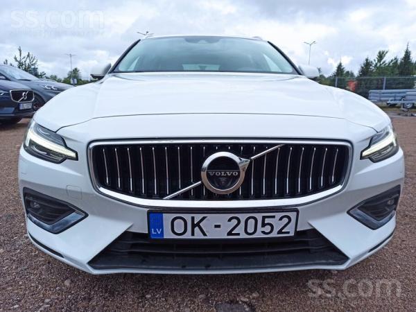 White Volvo V60 2019 in Daugavpils, with an engine capacity of 2.00 L and mileage of 0 thousand km for 15400 €, photo 3 on AUTOMOTO.COM.LV
