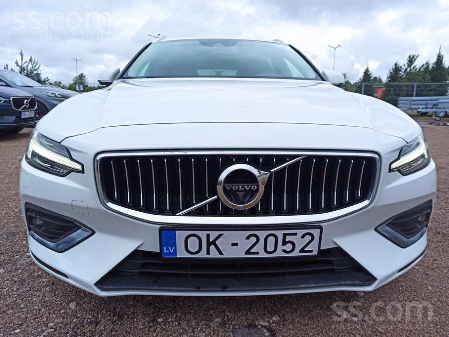 Balts Volvo V60 2019 Daugavpils, ar dzinēja tilpumu 2.00 L un nobraukumu 0 tūkst. km par 15400 €, foto 4 vietnē AUTOMOTO.COM.LV