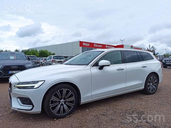 White Volvo V60 2019 in Daugavpils, with an engine capacity of 2.00 L and mileage of 0 thousand km for 15400 €, photo 4 on AUTOMOTO.COM.LV