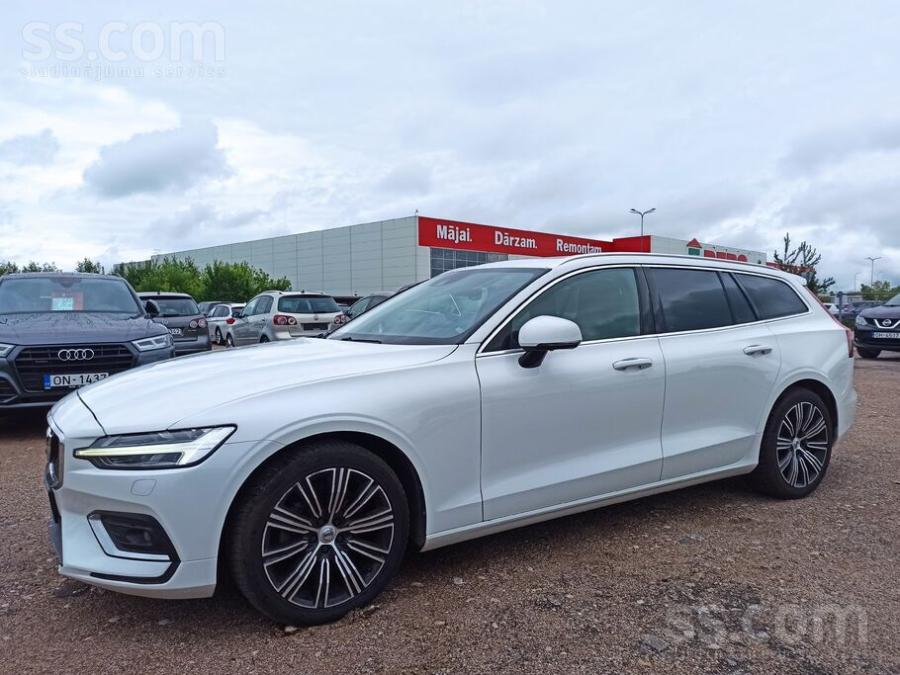 Balts Volvo V60 2019 Daugavpils, ar dzinēja tilpumu 2.00 L un nobraukumu 0 tūkst. km par 15400 €, foto 5 vietnē AUTOMOTO.COM.LV