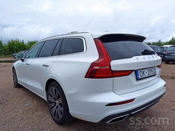 White Volvo V60 2019 in Daugavpils, with an engine capacity of 2.00 L and mileage of 0 thousand km for 15400 €, photo 5 on AUTOMOTO.COM.LV