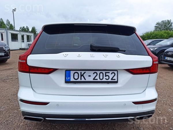 White Volvo V60 2019 in Daugavpils, with an engine capacity of 2.00 L and mileage of 0 thousand km for 15400 €, photo 6 on AUTOMOTO.COM.LV