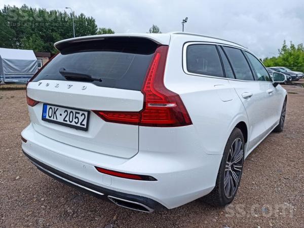 White Volvo V60 2019 in Daugavpils, with an engine capacity of 2.00 L and mileage of 0 thousand km for 15400 €, photo 7 on AUTOMOTO.COM.LV
