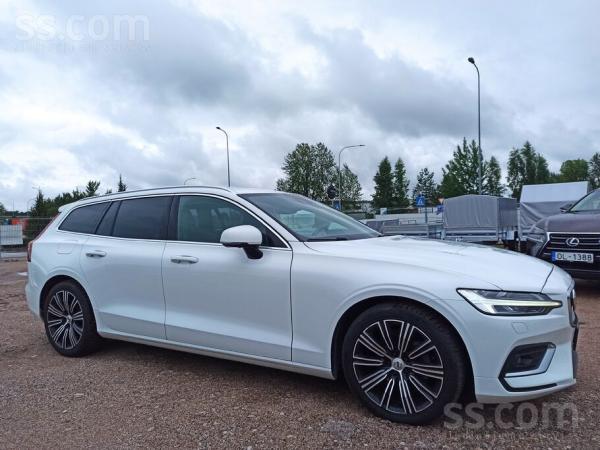 White Volvo V60 2019 in Daugavpils, with an engine capacity of 2.00 L and mileage of 0 thousand km for 15400 €, photo 8 on AUTOMOTO.COM.LV