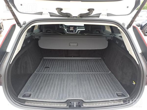 White Volvo V60 2019 in Daugavpils, with an engine capacity of 2.00 L and mileage of 0 thousand km for 15400 €, photo 9 on AUTOMOTO.COM.LV