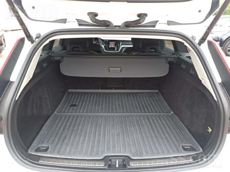 Balts Volvo V60 2019 Daugavpils, ar dzinēja tilpumu 2.00 L un nobraukumu 0 tūkst. km par 15400 €, foto 10 vietnē AUTOMOTO.COM.LV