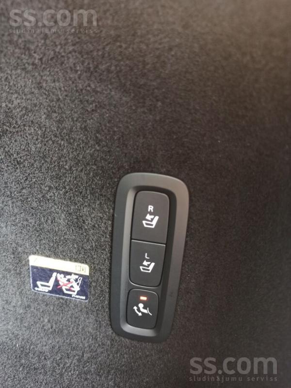 White Volvo V60 2019 in Daugavpils, with an engine capacity of 2.00 L and mileage of 0 thousand km for 15400 €, photo 10 on AUTOMOTO.COM.LV