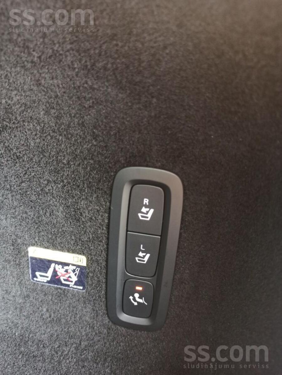 Balts Volvo V60 2019 Daugavpils, ar dzinēja tilpumu 2.00 L un nobraukumu 0 tūkst. km par 15400 €, foto 11 vietnē AUTOMOTO.COM.LV