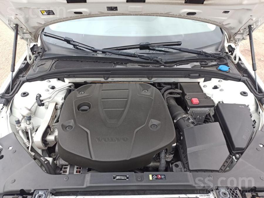 Balts Volvo V60 2019 Daugavpils, ar dzinēja tilpumu 2.00 L un nobraukumu 0 tūkst. km par 15400 €, foto 14 vietnē AUTOMOTO.COM.LV