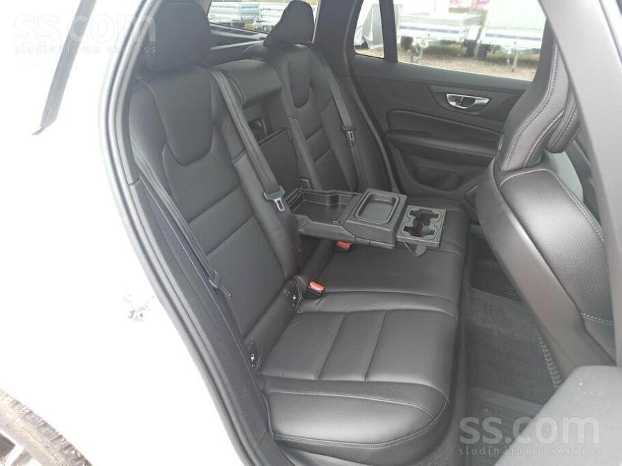 Balts Volvo V60 2019 Daugavpils, ar dzinēja tilpumu 2.00 L un nobraukumu 0 tūkst. km par 15400 €, foto 21 vietnē AUTOMOTO.COM.LV