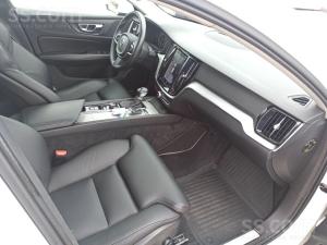 Balts Volvo V60 2019 Daugavpils, ar dzinēja tilpumu 2.00 L un nobraukumu 0 tūkst. km par 15400 €, foto 23 vietnē AUTOMOTO.COM.LV