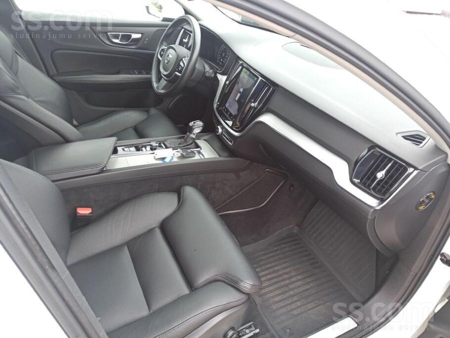 Balts Volvo V60 2019 Daugavpils, ar dzinēja tilpumu 2.00 L un nobraukumu 0 tūkst. km par 15400 €, foto 23 vietnē AUTOMOTO.COM.LV