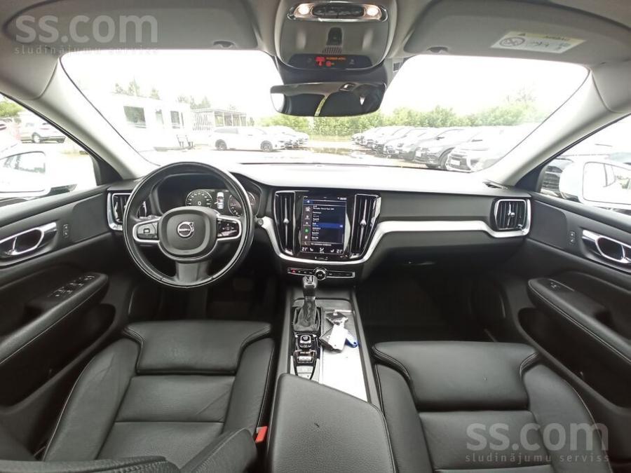 Balts Volvo V60 2019 Daugavpils, ar dzinēja tilpumu 2.00 L un nobraukumu 0 tūkst. km par 15400 €, foto 24 vietnē AUTOMOTO.COM.LV