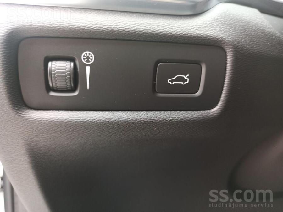 Balts Volvo V60 2019 Daugavpils, ar dzinēja tilpumu 2.00 L un nobraukumu 0 tūkst. km par 15400 €, foto 28 vietnē AUTOMOTO.COM.LV