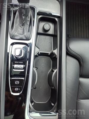 Balts Volvo V60 2019 Daugavpils, ar dzinēja tilpumu 2.00 L un nobraukumu 0 tūkst. km par 15400 €, foto 33 vietnē AUTOMOTO.COM.LV