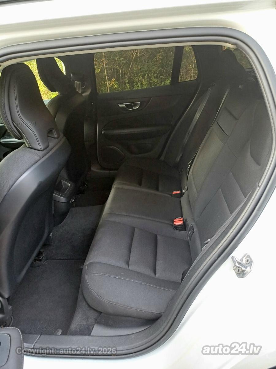 Balts Volvo V60 2019 Keila, ar dzinēja tilpumu 2.00 L un nobraukumu 160 tūkst. km par 14999 €, foto 12 vietnē AUTOMOTO.COM.LV