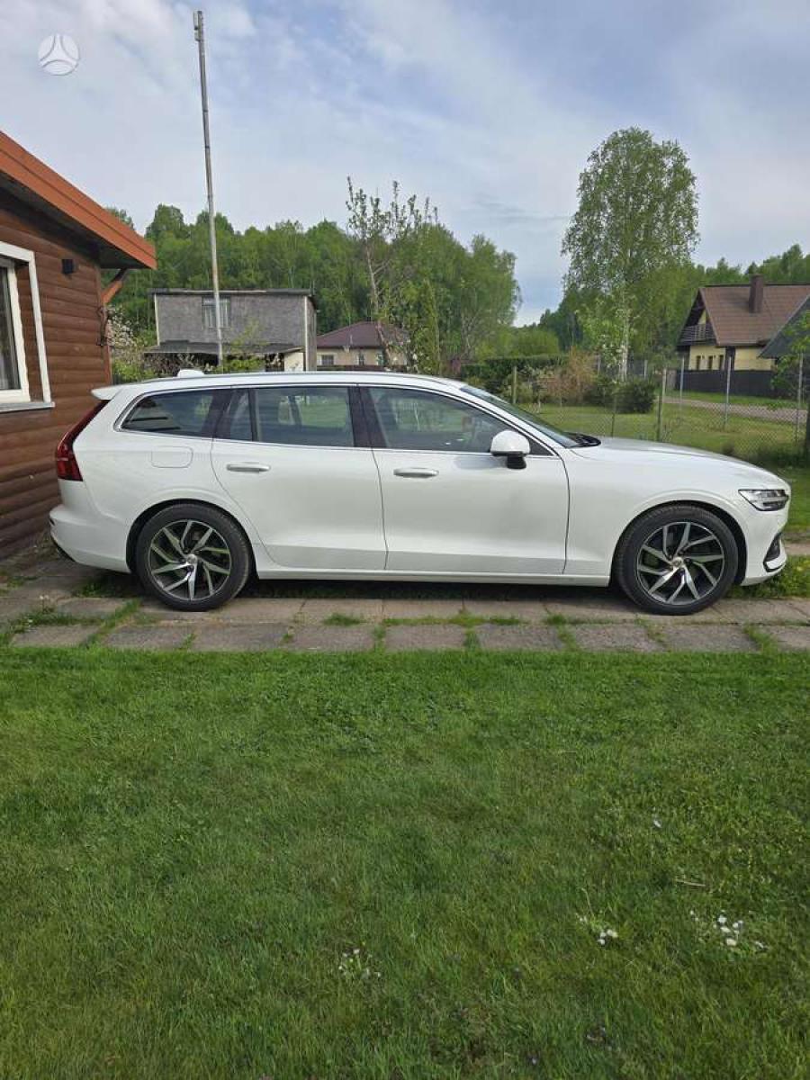 Balts Volvo V60 2019 Šauļi, ar dzinēja tilpumu 1.97 L un nobraukumu 62 tūkst. km par 24500 €, foto 8 vietnē AUTOMOTO.COM.LV