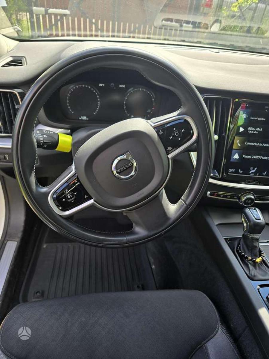 Balts Volvo V60 2019 Šauļi, ar dzinēja tilpumu 1.97 L un nobraukumu 62 tūkst. km par 24500 €, foto 12 vietnē AUTOMOTO.COM.LV