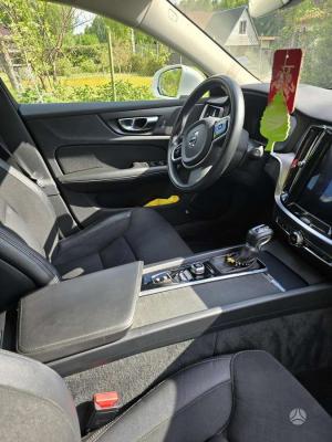 Balts Volvo V60 2019 Šauļi, ar dzinēja tilpumu 1.97 L un nobraukumu 62 tūkst. km par 24500 €, foto 14 vietnē AUTOMOTO.COM.LV