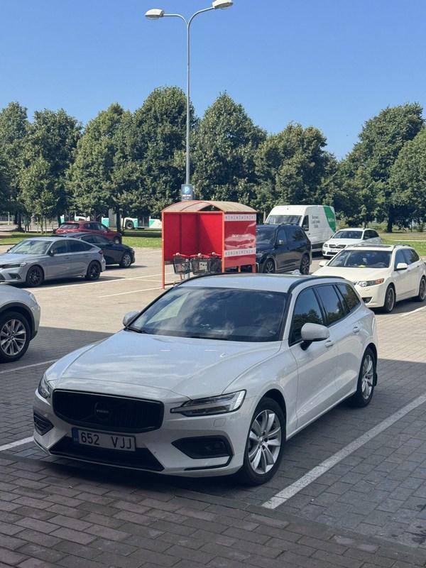 Balts Volvo V60 2019 Tallina, ar dzinēja tilpumu 2.00 L un nobraukumu 91 tūkst. km par 19000 €, foto 6 vietnē AUTOMOTO.COM.LV