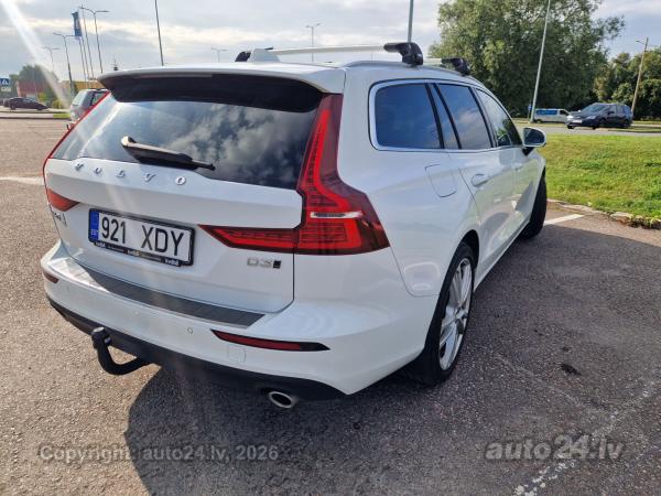 Balts Volvo V60 2019 Tallina, ar dzinēja tilpumu 2.00 L un nobraukumu 94 tūkst. km par 21500 €, foto 5 vietnē AUTOMOTO.COM.LV