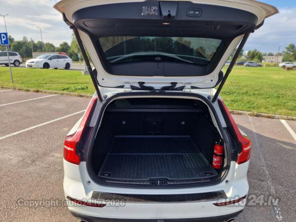 Balts Volvo V60 2019 Tallina, ar dzinēja tilpumu 2.00 L un nobraukumu 94 tūkst. km par 21500 €, foto 8 vietnē AUTOMOTO.COM.LV