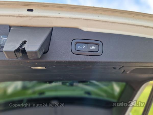Balts Volvo V60 2019 Tallina, ar dzinēja tilpumu 2.00 L un nobraukumu 94 tūkst. km par 21500 €, foto 9 vietnē AUTOMOTO.COM.LV