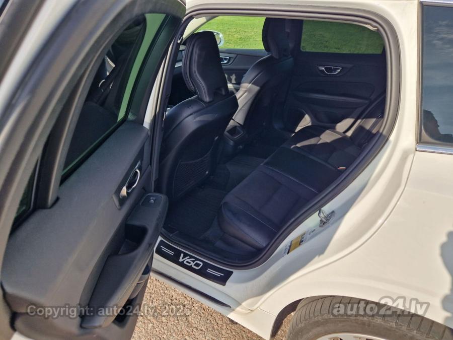 Balts Volvo V60 2019 Tallina, ar dzinēja tilpumu 2.00 L un nobraukumu 94 tūkst. km par 21500 €, foto 12 vietnē AUTOMOTO.COM.LV