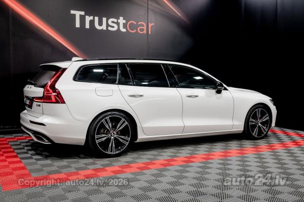 Balts Volvo V60 2019 Pērnava, ar dzinēja tilpumu 2.00 L un nobraukumu 224 tūkst. km par 16900 €, foto 9 vietnē AUTOMOTO.COM.LV