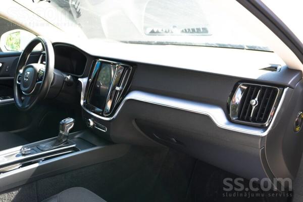 White Volvo V60 2019 in Riga, with an engine capacity of 2.00 L and mileage of 212 thousand km for 16390 €, photo 11 on AUTOMOTO.COM.LV