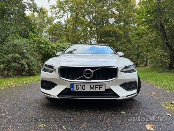 White Volvo V60 2019 in Tallinn, with an engine capacity of 2.00 L and mileage of 104 thousand km for 22000 €, photo 1 on AUTOMOTO.COM.LV