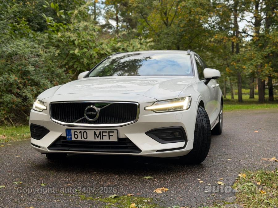 White Volvo V60 2019 in Tallinn, with an engine capacity of 2.00 L and mileage of 104 thousand km for 22000 €, photo 3 on AUTOMOTO.COM.LV